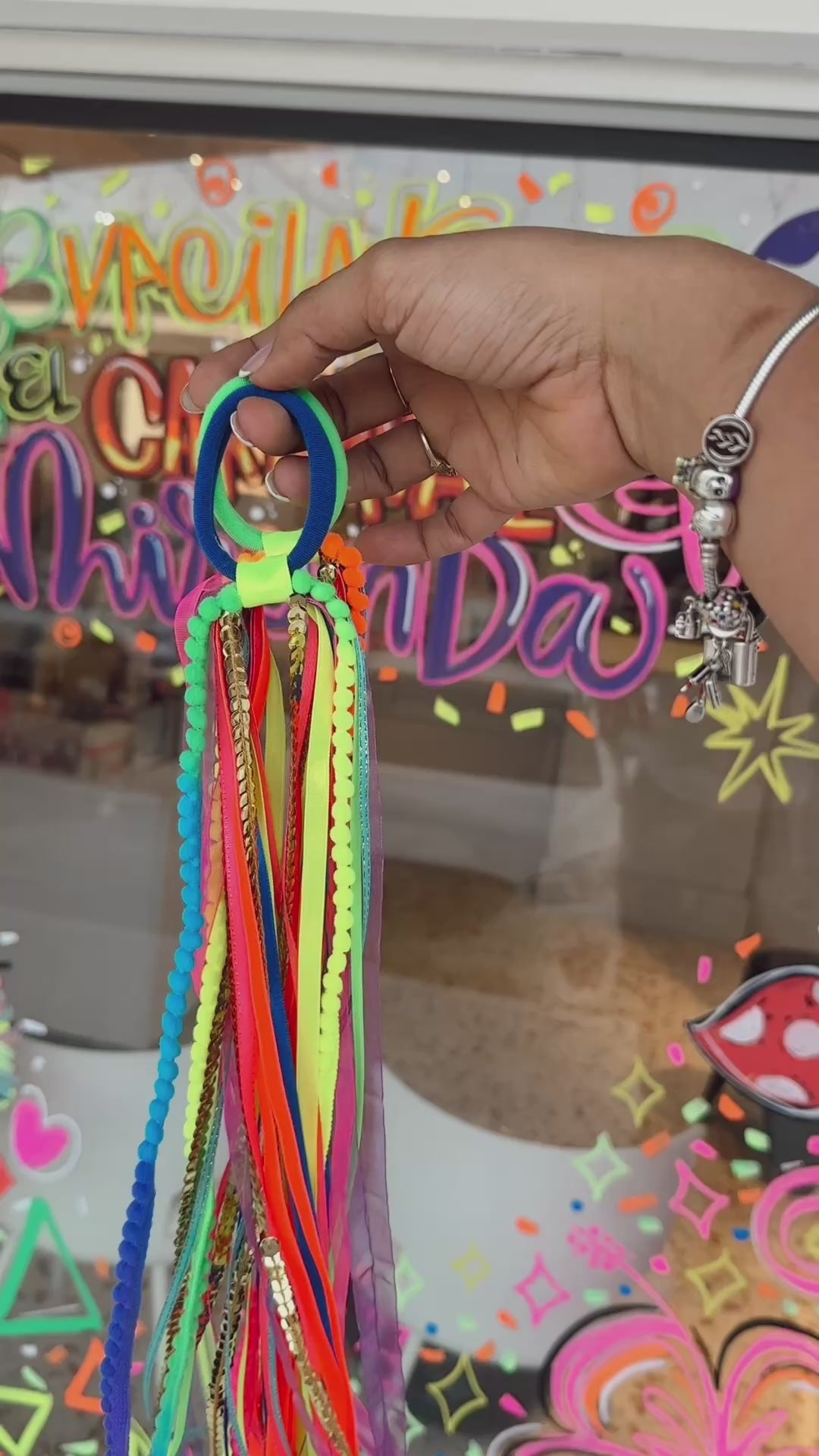 Cola multicolor – Miranda